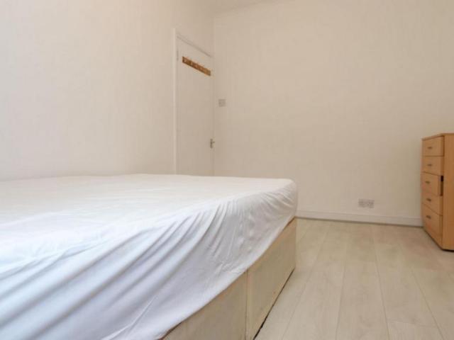 Shared Living/roommate 5 Bedroom For Rent London London 802 ES90559746