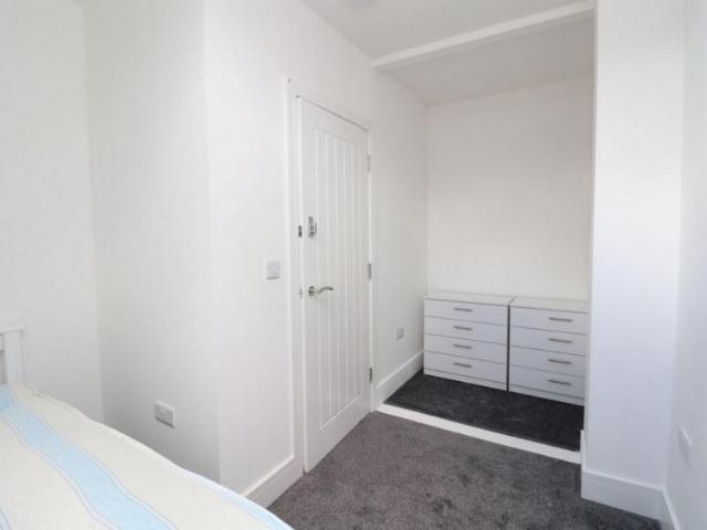 Shared Living/roommate 5 Bedroom For Rent London London 824 ES90559645