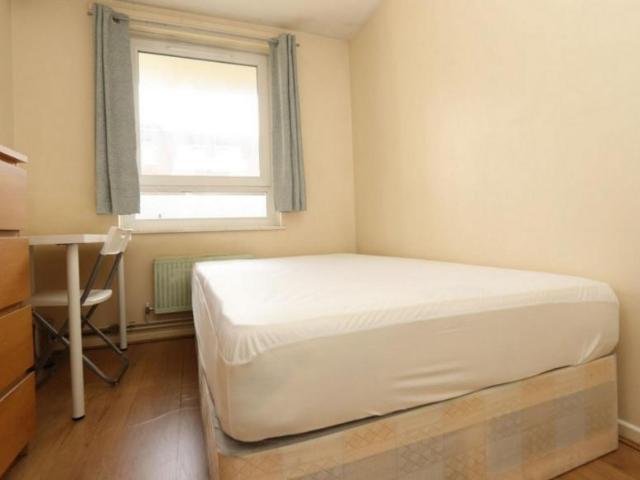 Shared Living/roommate 5 Bedroom For Rent London London 824 ES90559396