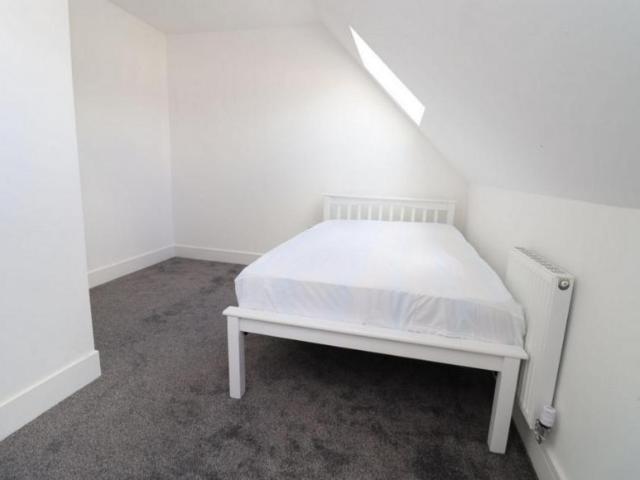 Shared Living/roommate 5 Bedroom For Rent London London 824 ES90560057