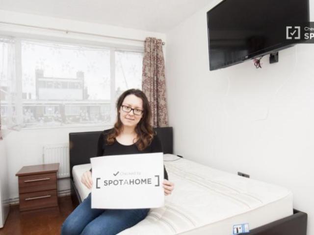 Shared Living/roommate 5 Bedroom For Rent London London 820 ES95118638