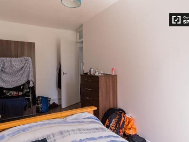 Shared Living/roommate 5 Bedroom For Rent London London 835 ES99724724