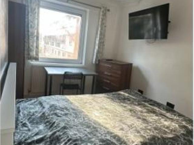 Shared Living/roommate 5 Bedroom For Rent London London 830 ELS95118460