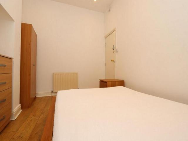 Shared Living/roommate 5 Bedroom For Rent London London 845 ES90559431