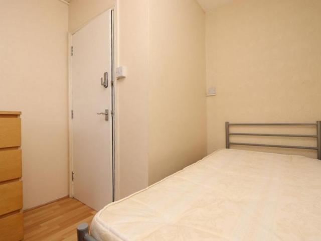 Shared Living/roommate 5 Bedroom For Rent London London 845 ES90559483