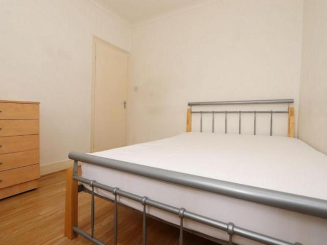 Shared Living/roommate 5 Bedroom For Rent London London 845 ES90559514