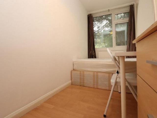 Shared Living/roommate 5 Bedroom For Rent London London 845 ES90559576