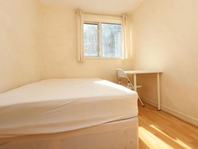 Shared Living/roommate 5 Bedroom For Rent London London 845 ES90559632