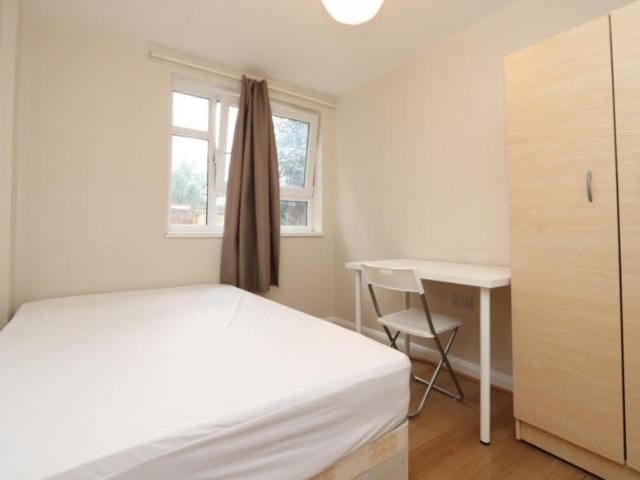 Shared Living/roommate 5 Bedroom For Rent London London 845 ES90559679