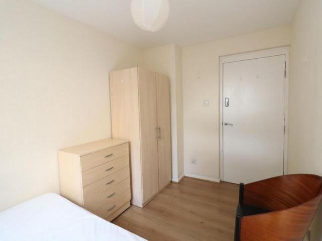 Shared Living/roommate 5 Bedroom For Rent London London 845 ES90559680
