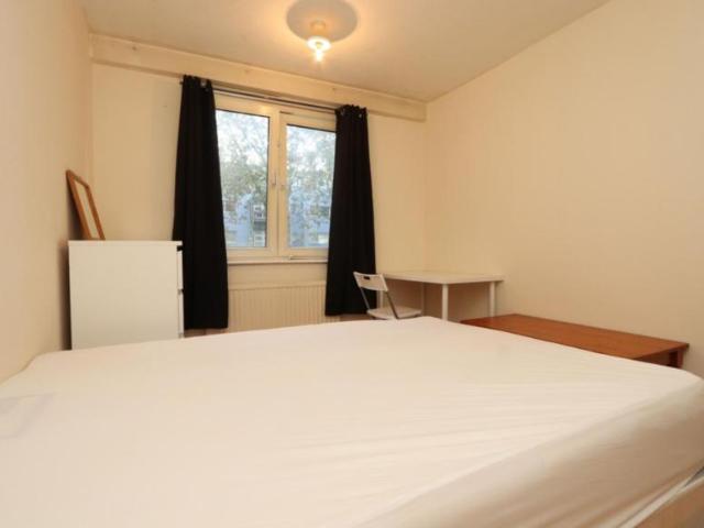 Shared Living/roommate 5 Bedroom For Rent London London 845 ES90559741