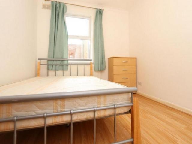 Shared Living/roommate 5 Bedroom For Rent London London 845 ES90559776