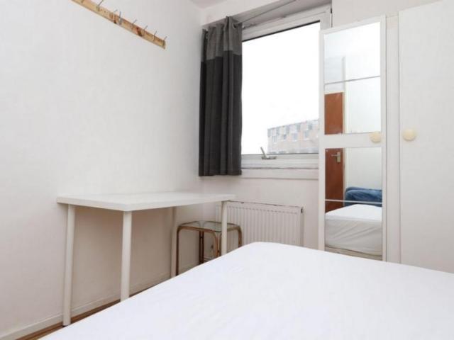 Shared Living/roommate 5 Bedroom For Rent London London 845 ES90559398