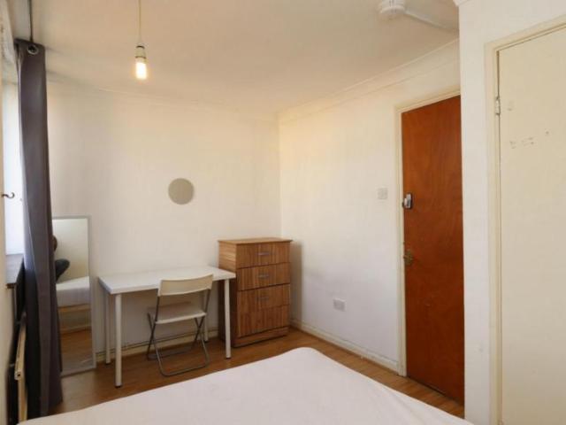 Shared Living/roommate 5 Bedroom For Rent London London 845 ES90560065