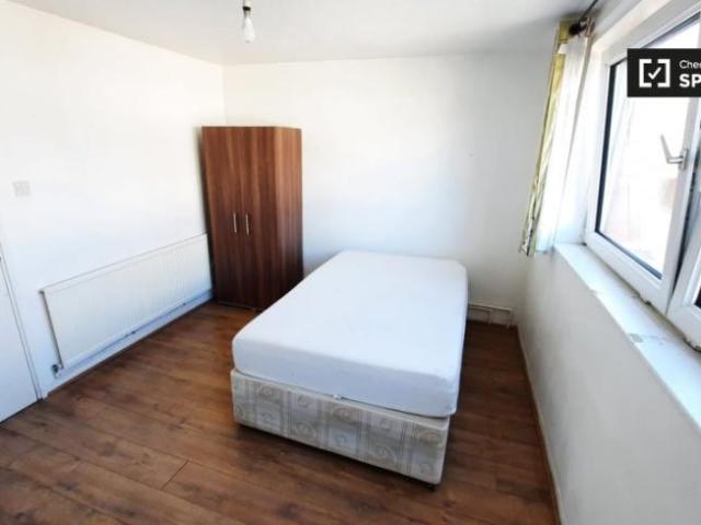Shared Living/roommate 5 Bedroom For Rent London London 840 ES99724714