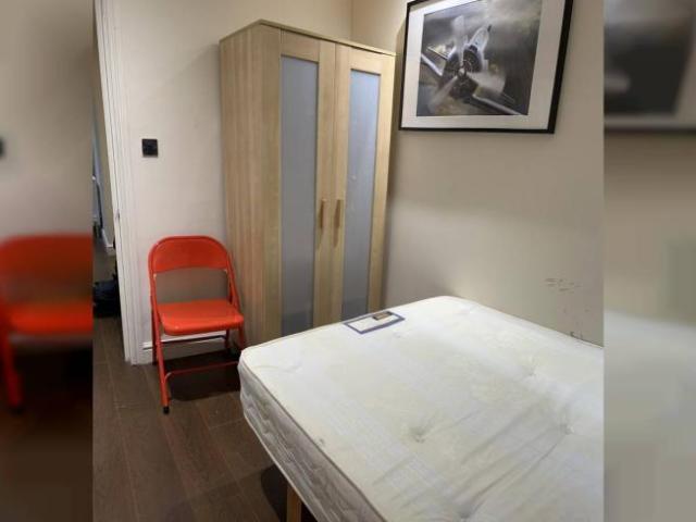 Shared Living/roommate 5 Bedroom For Rent London London 850 ES99519634