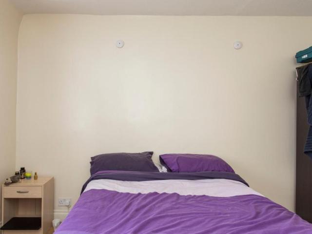 Shared Living/roommate 5 Bedroom For Rent London London 866 ES90562419