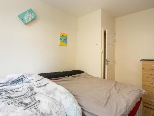 Shared Living/roommate 5 Bedroom For Rent London London 866 ES90562370