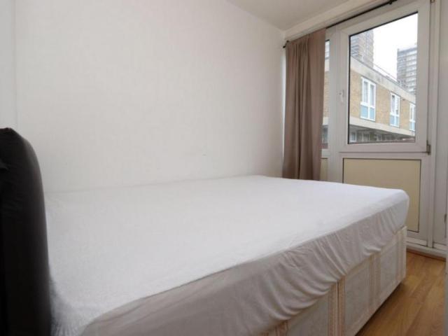 Shared Living/roommate 5 Bedroom For Rent London London 867 ES90559426