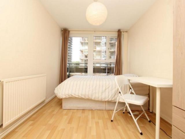 Shared Living/roommate 5 Bedroom For Rent London London 867 ES90559650