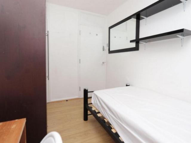 Shared Living/roommate 5 Bedroom For Rent London London 867 ES90559688