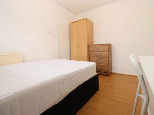 Shared Living/roommate 5 Bedroom For Rent London London 867 ES90559714