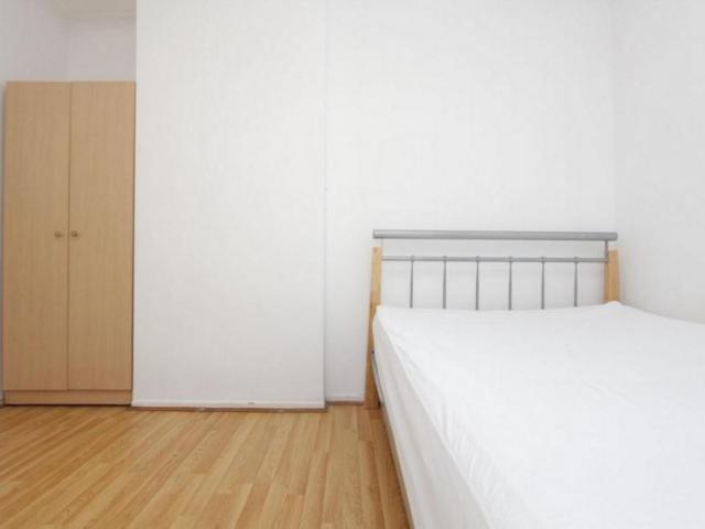 Shared Living/roommate 5 Bedroom For Rent London London 867 ES90559747