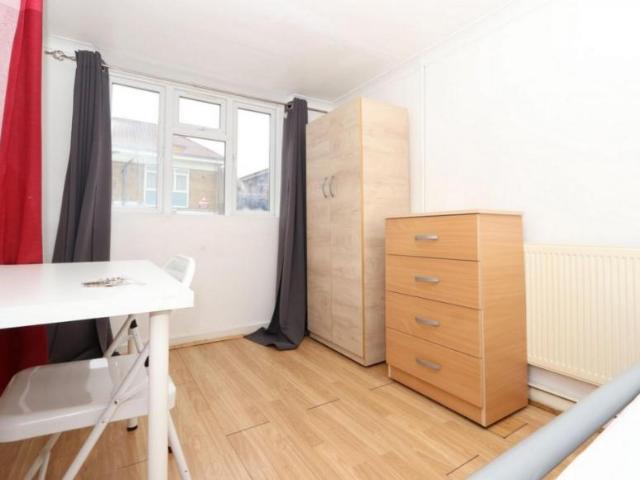 Shared Living/roommate 5 Bedroom For Rent London London 867 ES90559958