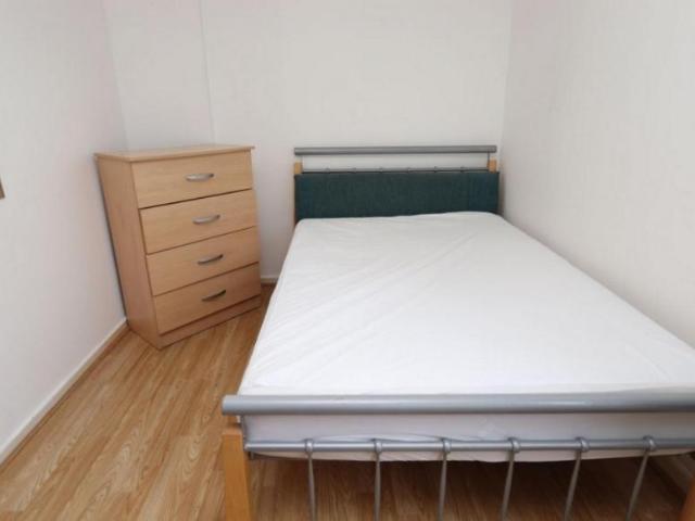 Shared Living/roommate 5 Bedroom For Rent London London 867 ES90560102