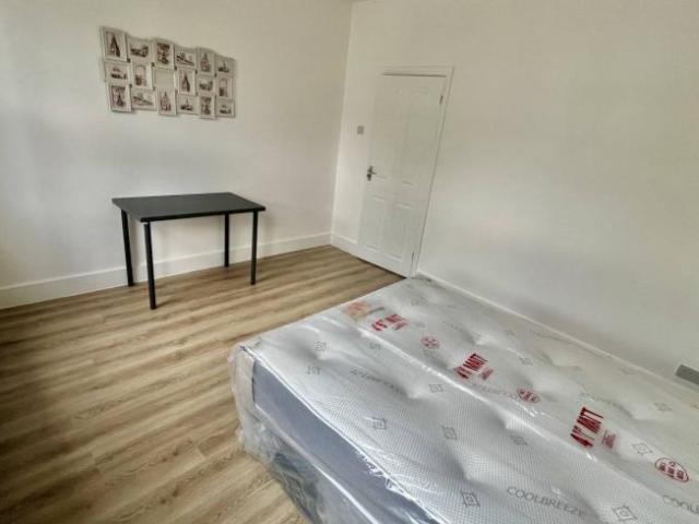 Shared Living/roommate 5 Bedroom For Rent London London 870 ELS101822104