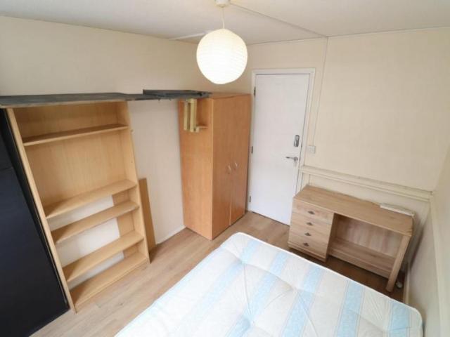 Shared Living/roommate 5 Bedroom For Rent London London 889 ES90559599