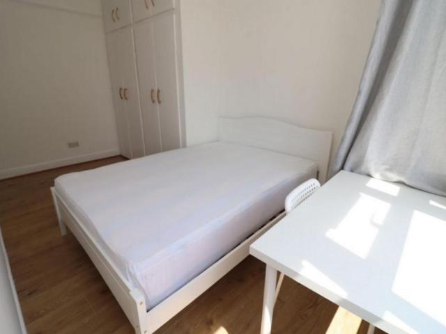 Shared Living/roommate 5 Bedroom For Rent London London 889 ES90559394