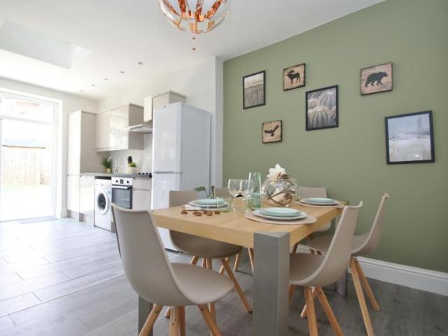 Shared Living/roommate 5 Bedroom For Rent London London 895 ES90562466