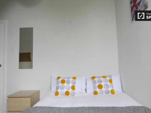 Shared Living/roommate 5 Bedroom For Rent London London 890 ELS102400528