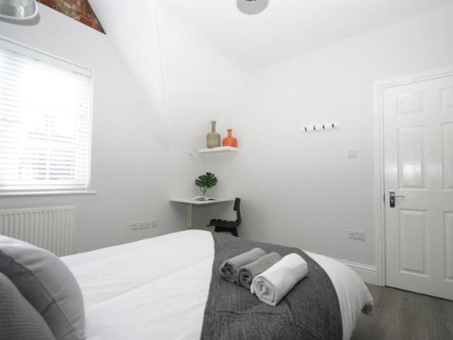 Shared Living/roommate 5 Bedroom For Rent London London 900 ES90562487