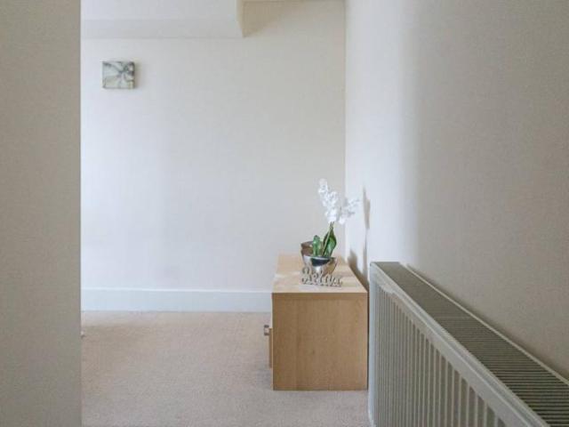 Shared Living/roommate 5 Bedroom For Rent London London 900 ES96307619