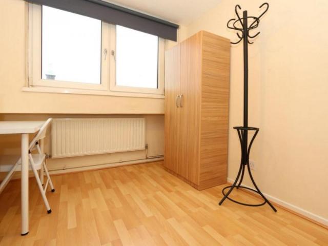 Shared Living/roommate 5 Bedroom For Rent London London 910 ES90559563
