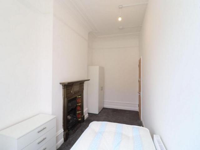 Shared Living/roommate 5 Bedroom For Rent London London 910 ES90559567