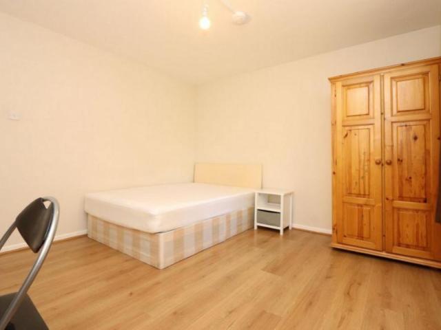 Shared Living/roommate 5 Bedroom For Rent London London 910 ES90559784