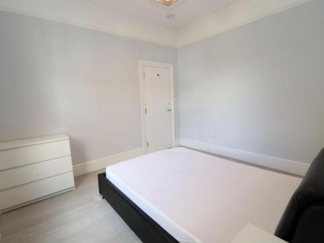 Shared Living/roommate 5 Bedroom For Rent London London 910 ES90560099