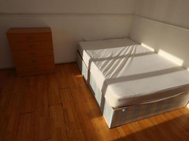 Shared Living/roommate 5 Bedroom For Rent London London 910 ES90560103