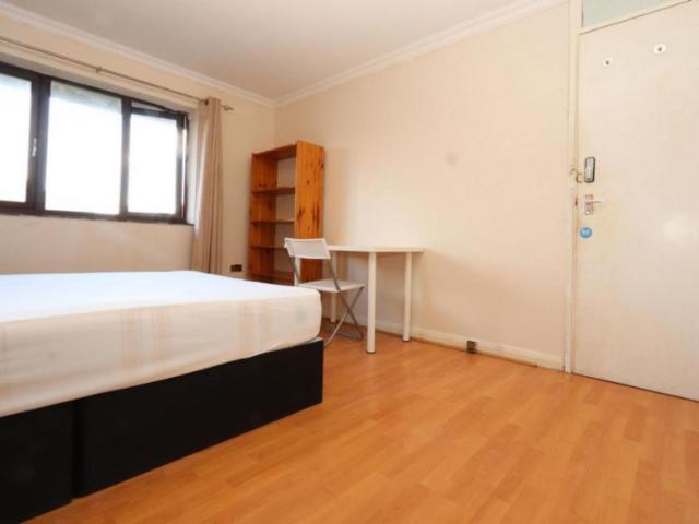 Shared Living/roommate 5 Bedroom For Rent London London 910 ES90560104