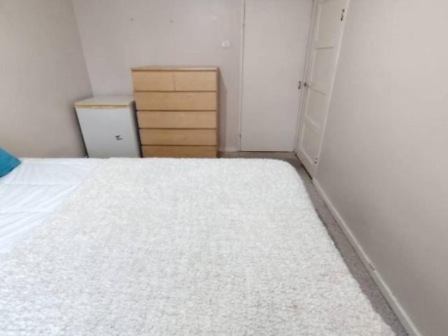 Shared Living/roommate 5 Bedroom For Rent London London 938 ELS101824602