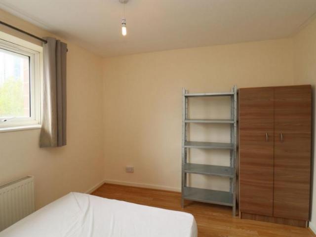 Shared Living/roommate 5 Bedroom For Rent London London 932 ES90559403