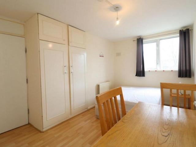 Shared Living/roommate 5 Bedroom For Rent London London 932 ES90559493