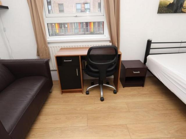 Shared Living/roommate 5 Bedroom For Rent London London 932 ES90559554