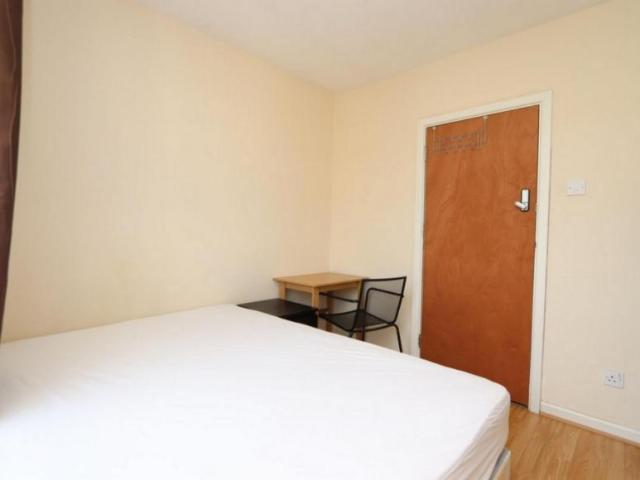 Shared Living/roommate 5 Bedroom For Rent London London 932 ES90559351