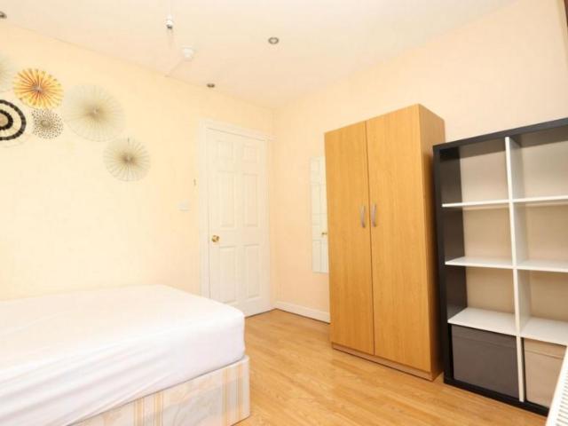 Shared Living/roommate 5 Bedroom For Rent London London 932 ES90559360