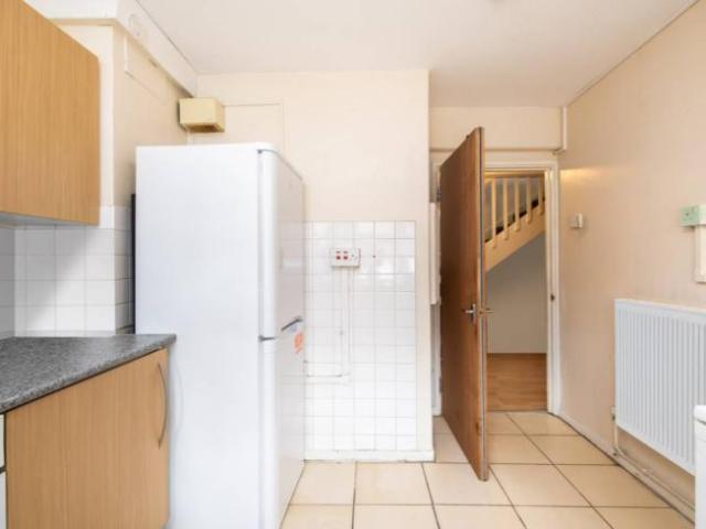 Shared Living/roommate 5 Bedroom For Rent London London 933 ELS95119703