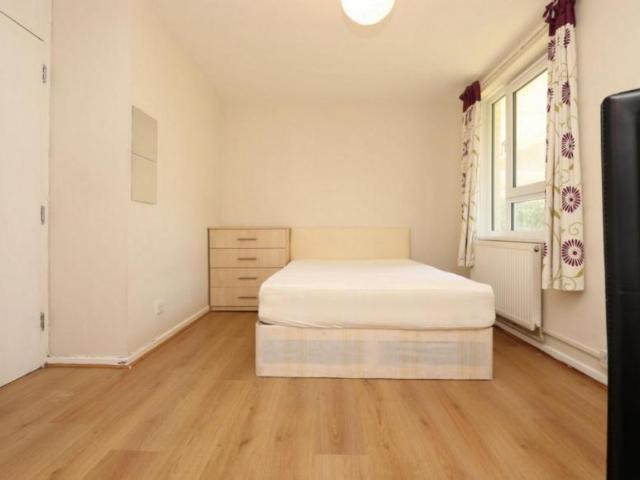 Shared Living/roommate 5 Bedroom For Rent London London 954 ES90559785